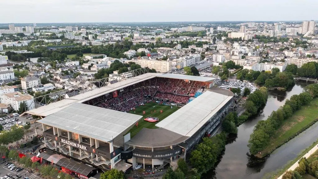 Stade Rennais. Les magnifiques images aériennes du Roazhon park lors du ...