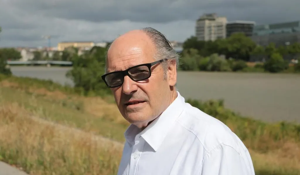 Législatives. Pascal Davoz, fan de Didier Raoult, se lance en politique ...