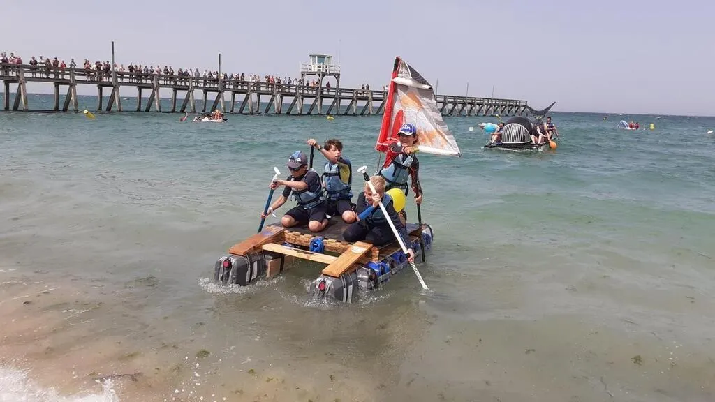 EN IMAGES. Les Radeaux de la baleine ont assuré le spectacle à Luc-sur ...