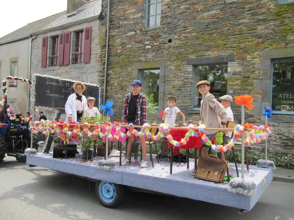 La Gacilly. Un voyage à travers le temps à la Fête des fleurs - Pontivy ...