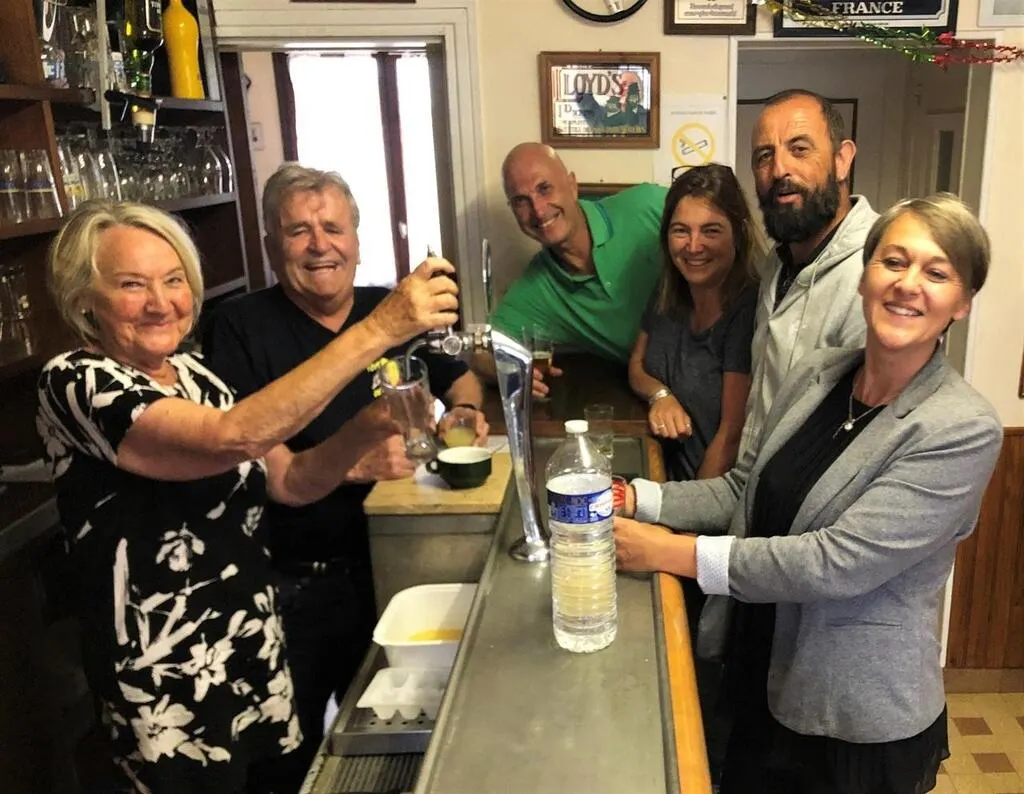 REPORTAGE. Au Slavia, ouvert tous les cinq ans près de Caen, on trinque ...