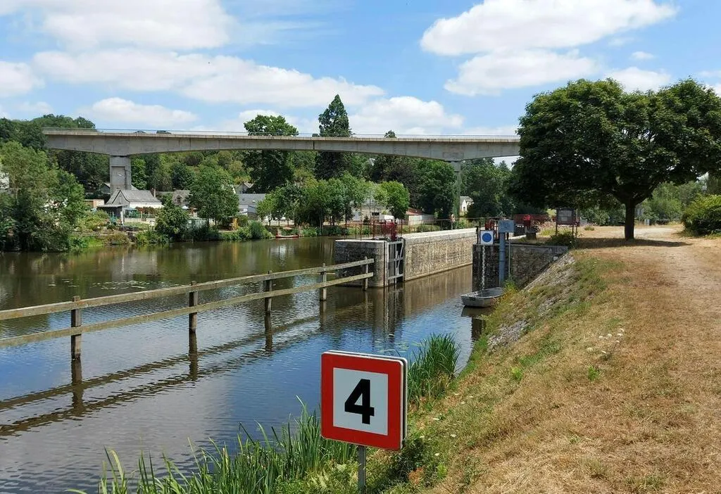 Le passage des bateaux limité dans la Mayenne - Laval.maville.com