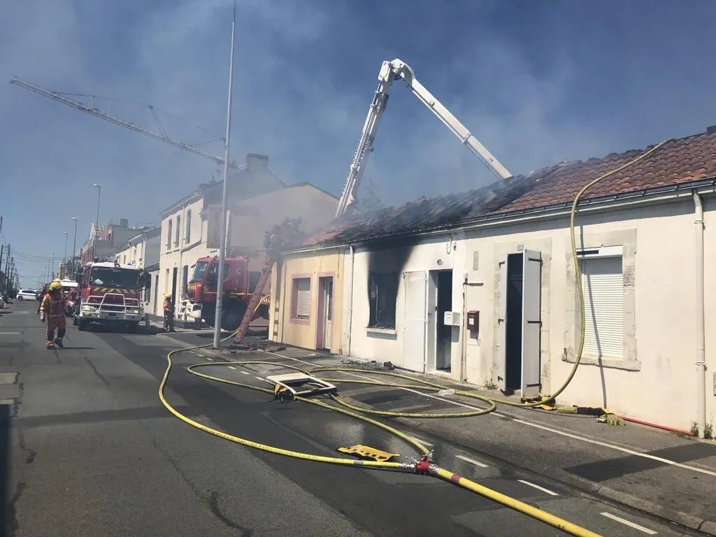 À La Roche-sur-Yon, trois maisons ravagées par le feu : pas de victime ...
