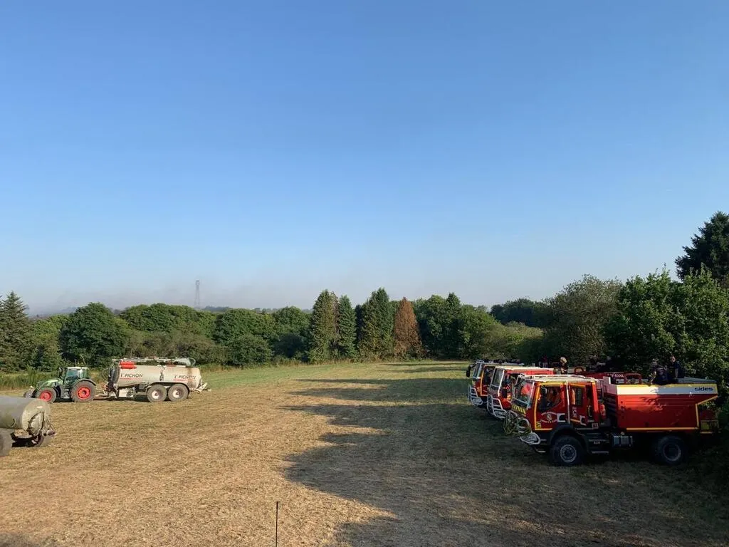Incendies dans les monts d’Arrée : des Canadairs tentent de contenir ...