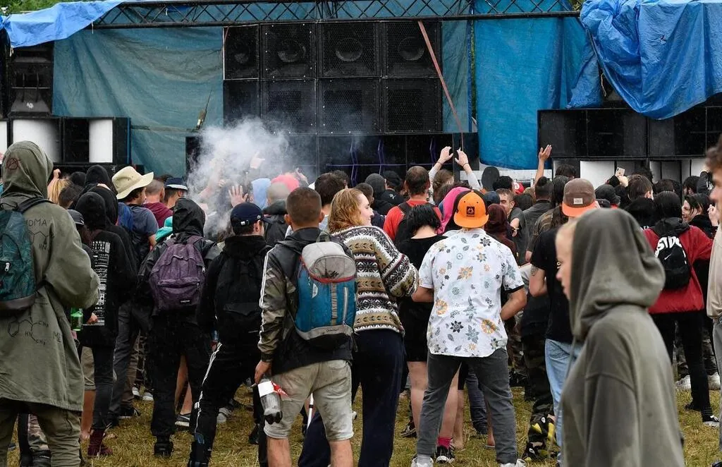 Près de Bain-de-Bretagne. Une rave party rassemble plus de 500 ...