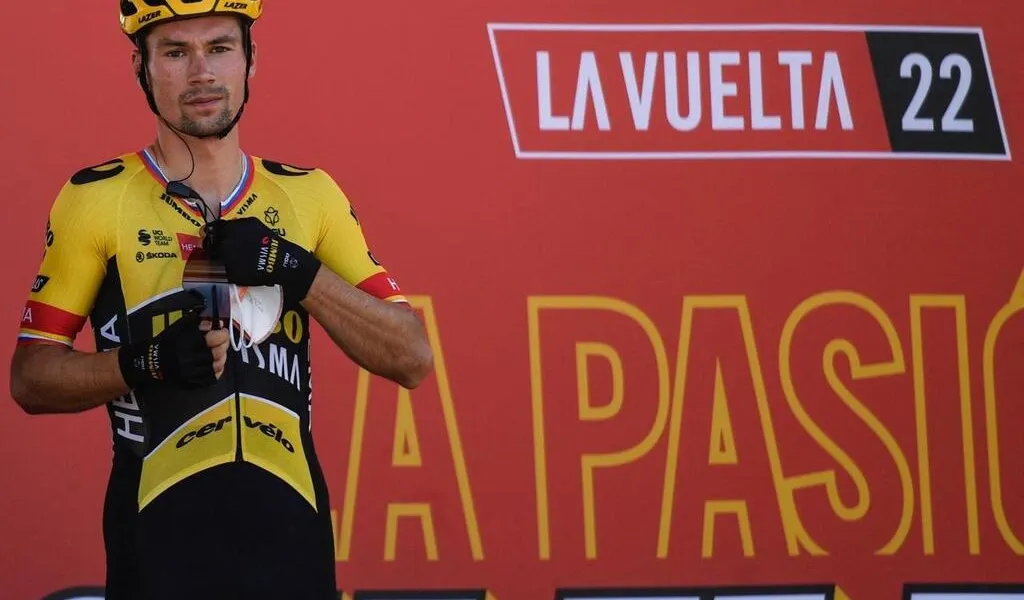 Vuelta 2022. Le classement général des coureurs et des équipes après la quatrième étape . - La ...