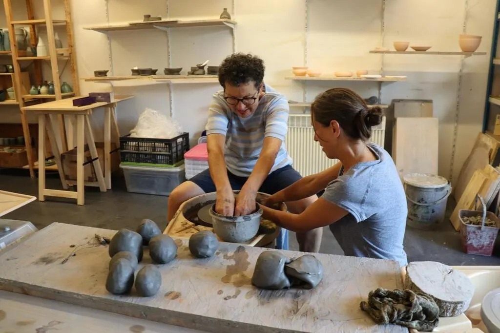 Centre Morbihan. À Guern, l’ancien moulin revit grâce aux poteries de ...