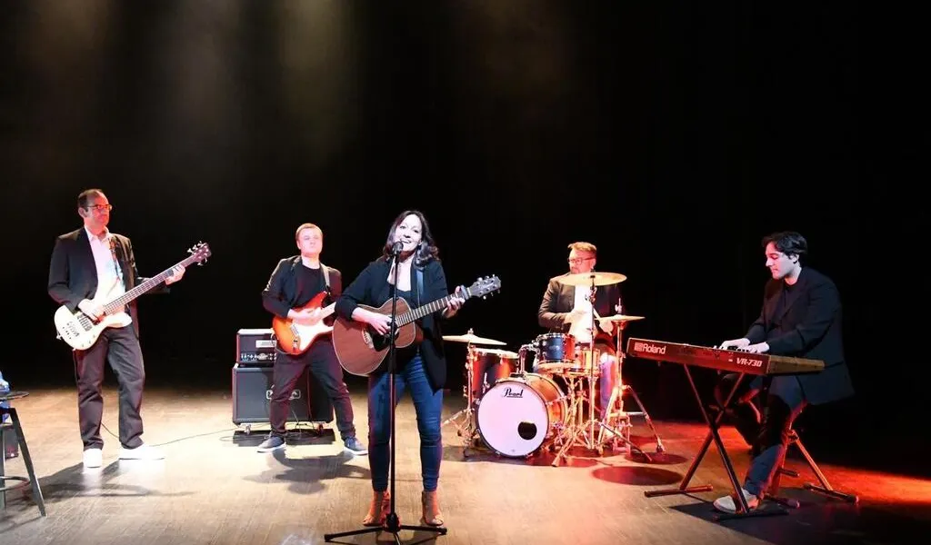 Près de Segré. La chanteuse Lilla sur scène avec son nouvel album ...