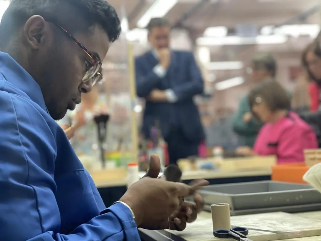 Saint-Brieuc. Oliver Brecht, ministre délégué, salue les pinceaux ...