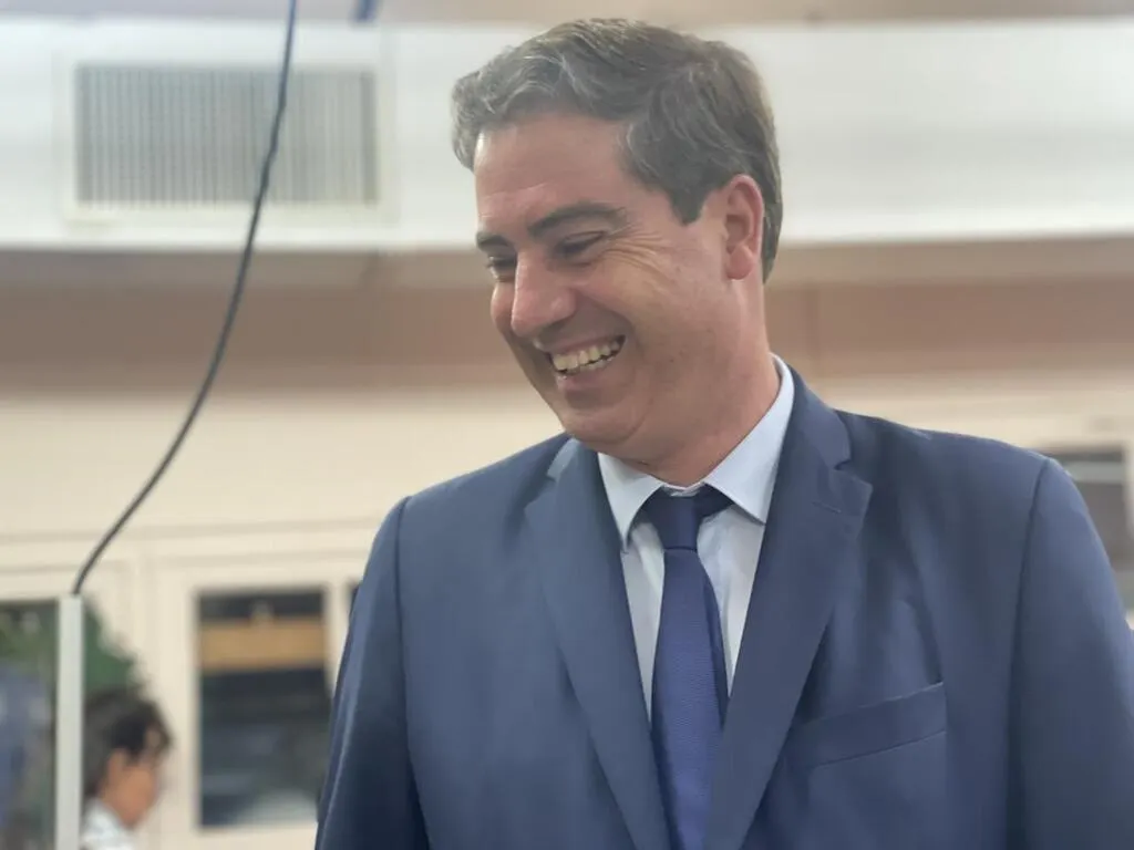 Saint-Brieuc. Oliver Brecht, ministre délégué, salue les pinceaux ...