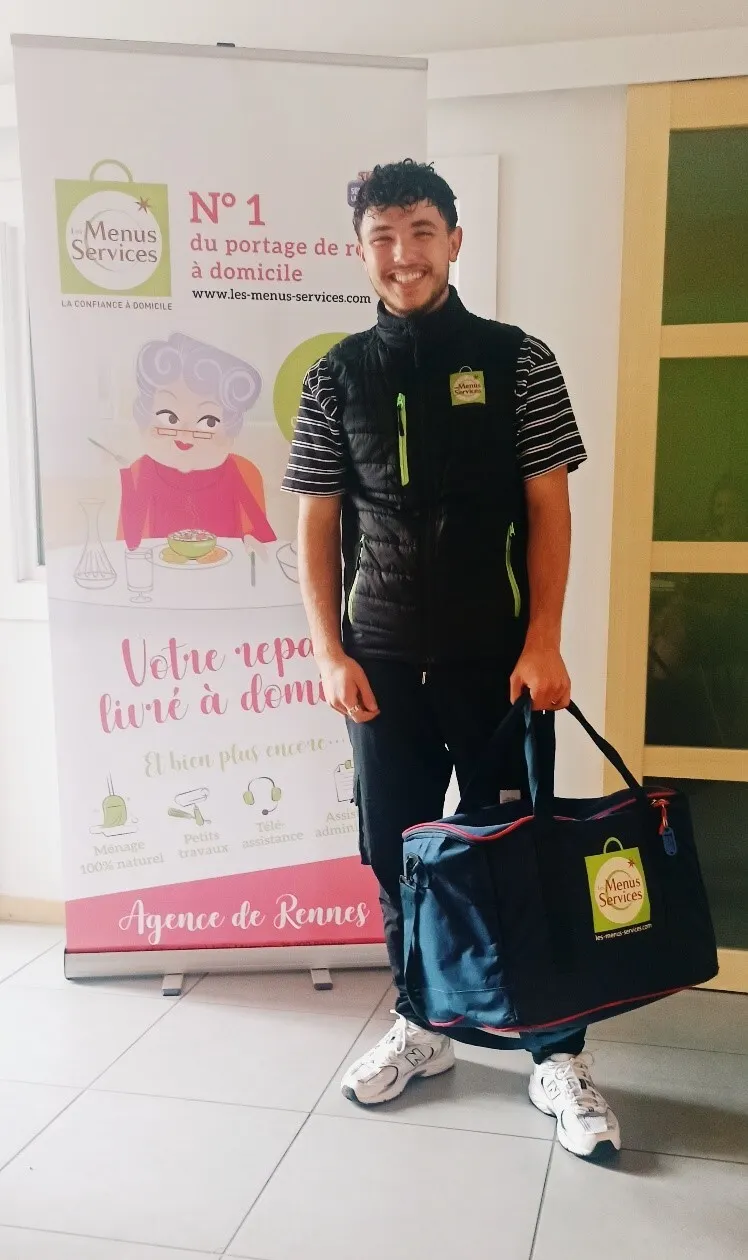 Portage de repas à domicile. Rencontre avec Anthony, chauffeur-livreur ...