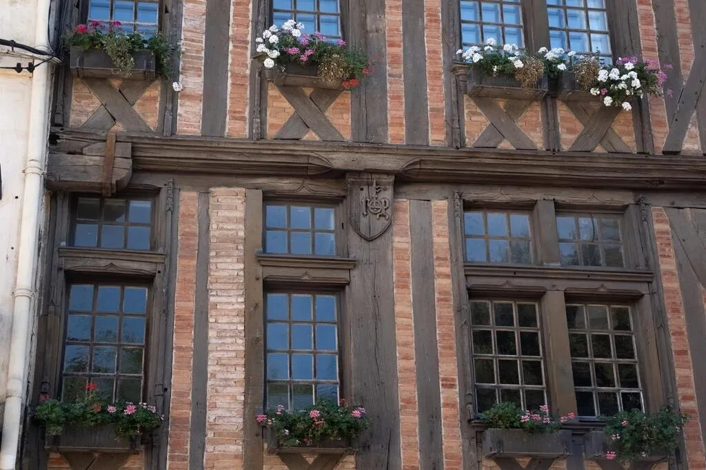 Alençon. À qui appartenait cette maison dans le quartier Saint-Léonard ...