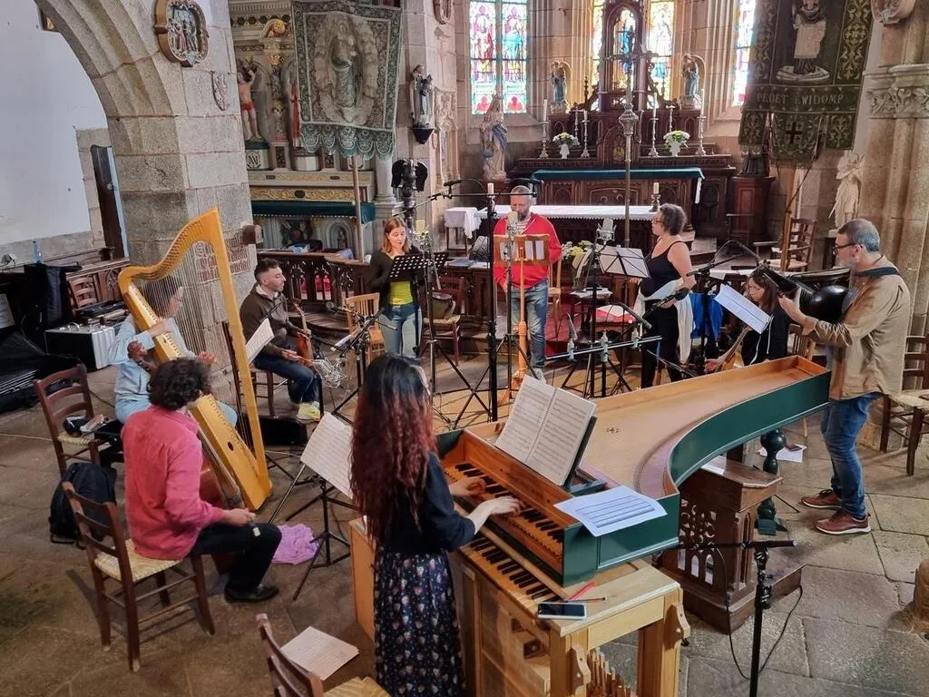 Avec Ker Roc’h en fête, musique et théâtre au coin de la rue à La Roche ...