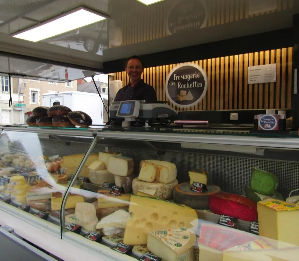 Bouvron. Une fromagerie depuis début août sur le marché - Nantes ...