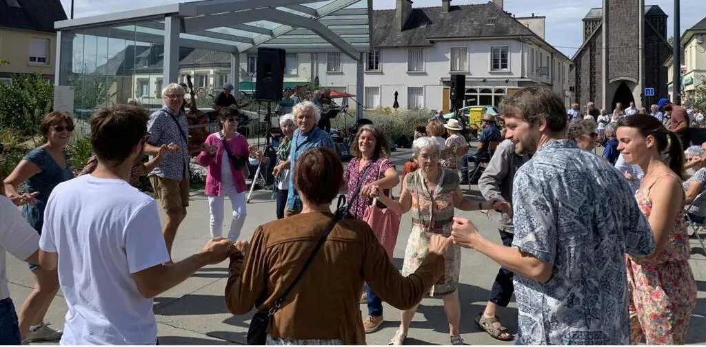 Bruz. Le groupe Roulis Tangage a embarqué son public - Rennes.maville.com