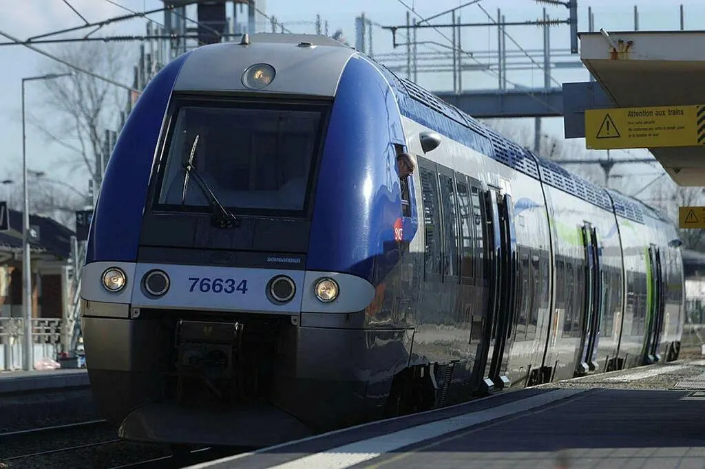Un train heurte un arbre, la circulation SNCF fortement perturbée entre Paris et la Normandie ...