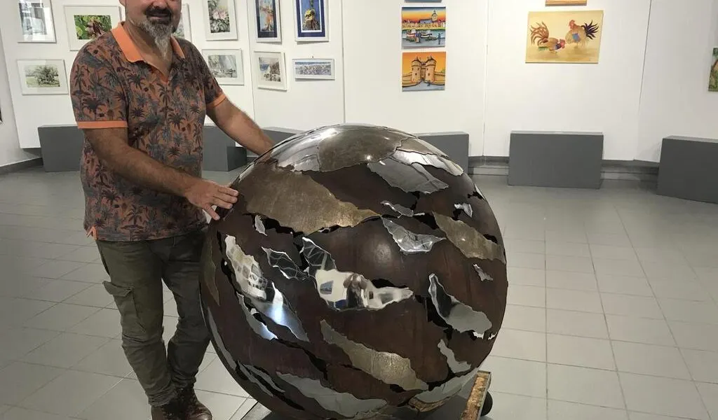 Guérande. Philippe Roy expose ses sphères - Nantes.maville.com