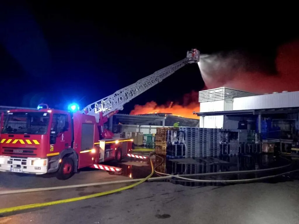 Vendée. Important incendie en cours au Super U de La Tranche-sur-Mer : « le magasin est par - La ...