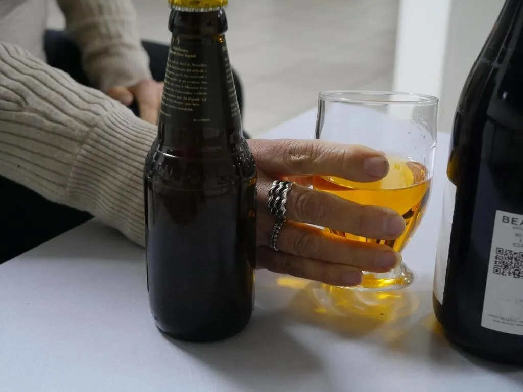 Sa femme versait du sérum dans le rhum pour l’empoisonner - Angers ...