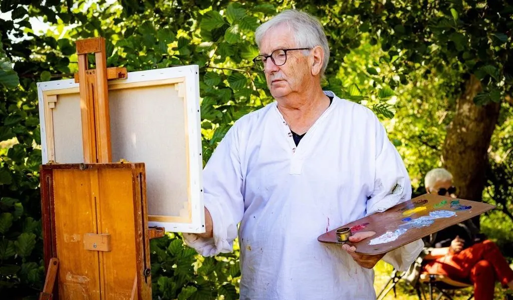 Lisieux. Il peint les paysages normands : « Travailler en extérieur, c ...