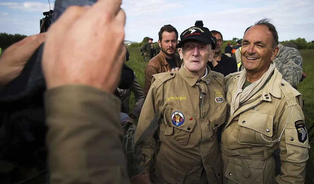 D-Day. Le vétéran James « Pee Wee » Martin, figure de la libération de ...