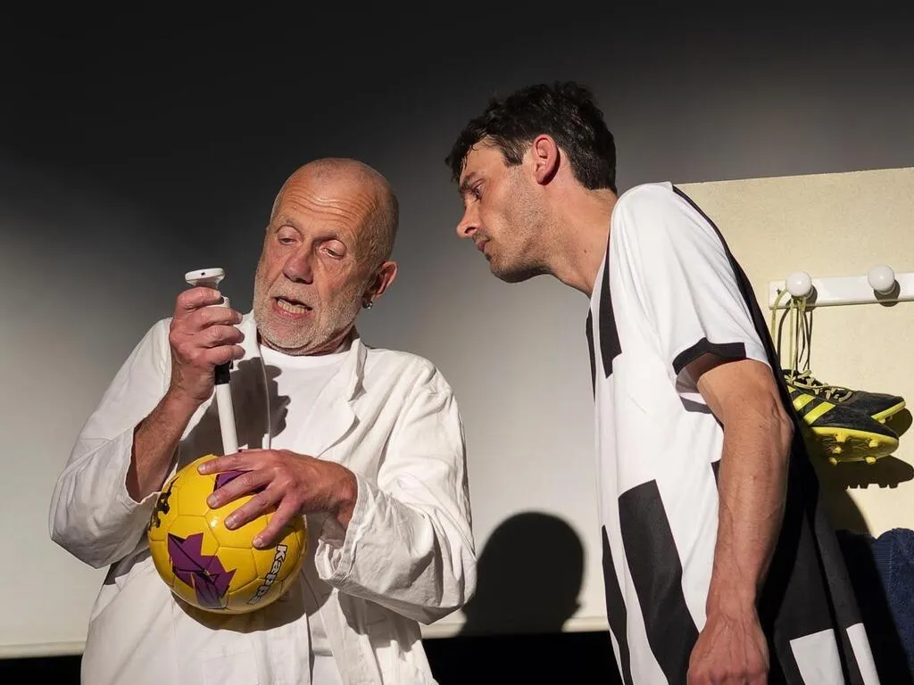 La Montagne. Le ballon rond s’invite sur les planches du théâtre ...