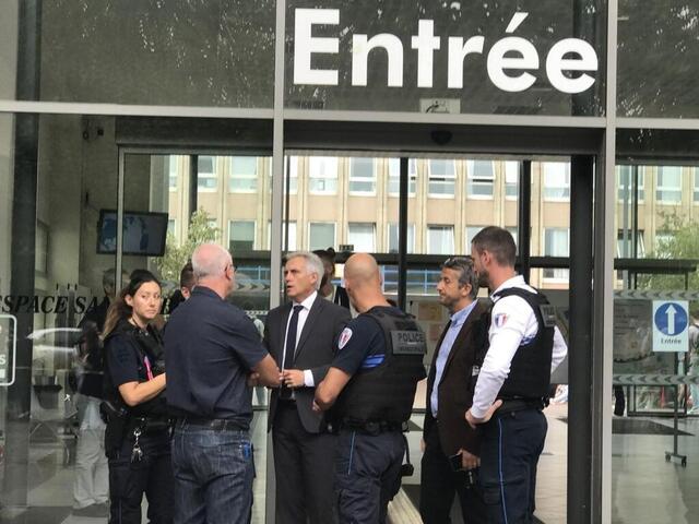 Enseignante poignardée au lycée de Caen : un élève « jusqu’à présent ... Enseignante poignardée au lycée de Caen : un élève « jusqu’à présent ...