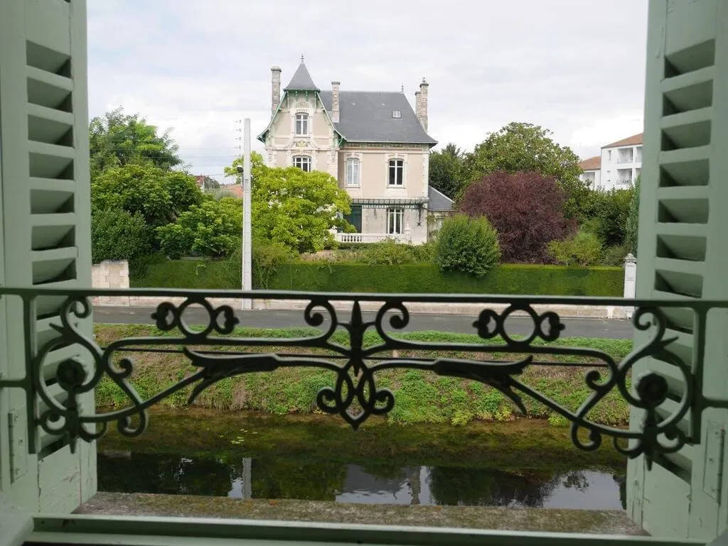 Ces villas de bord de mer qui font le charme de la Croisette… à Niort ... Ces villas de bord de mer qui font le charme de la Croisette… à Niort ...