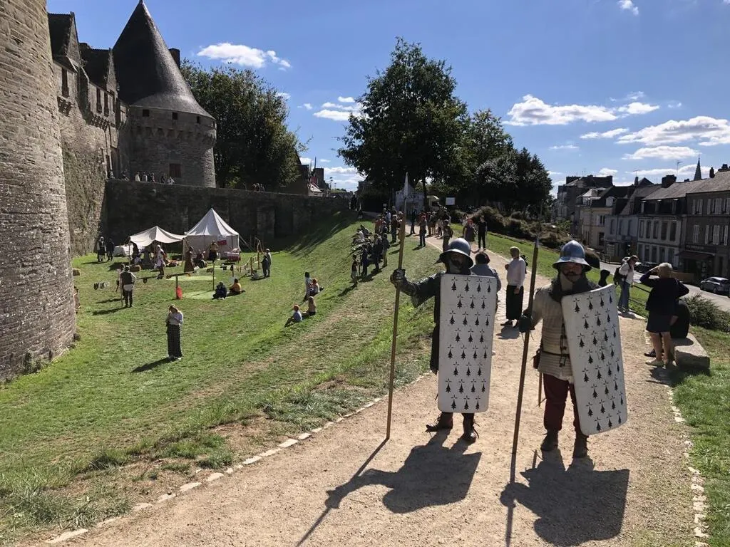 EN IMAGES. À Pontivy, deux jours aux couleurs du Moyen Âge au château ...