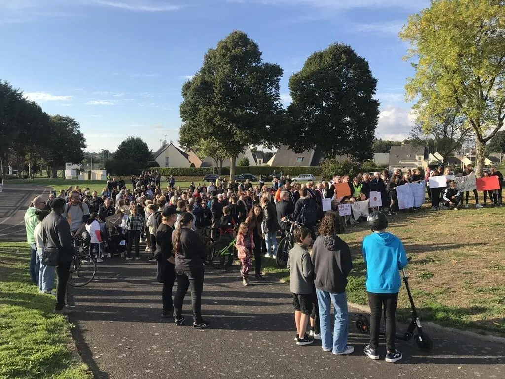 Vire Normandie. Une manifestation suivie pour le maintien du collège ...
