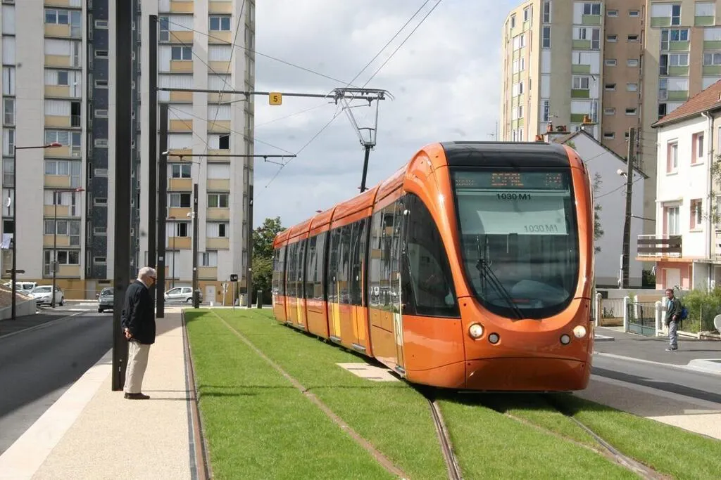Le Mans. Un groupe s’en prend à la cabine conducteur d’un tram, la Setram porte plainte - Le ...