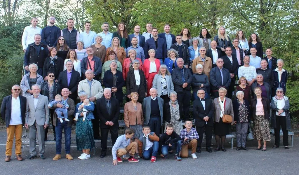 Goven. Photo souvenir pour les classes 2,1 et 0 - Rennes.maville.com