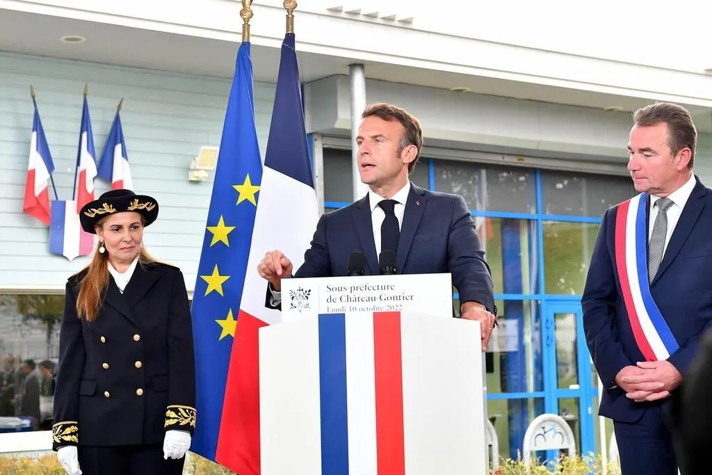 Emmanuel Macron en Mayenne : « Il faut une présence au plus près du terrain » - Laval.maville.com