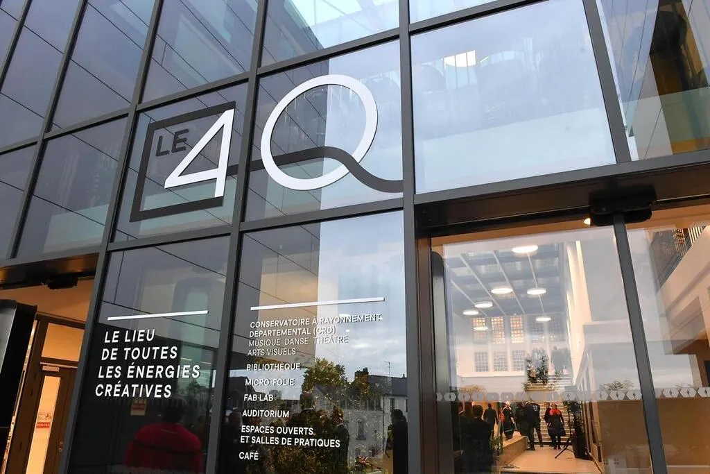 EN IMAGES. À Laval, le pôle culturel Le Quarante se dévoile pour Emmanuel Macron - Laval.maville.com