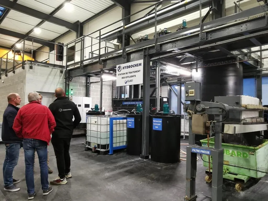 Industries. L’entreprise Hydrochem, spécialisée dans le traitement de l ...