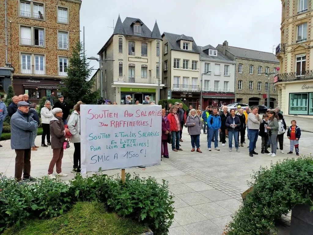 À l’appel de la Nupes, un rassemblement contre la vie chère à Coutances ...