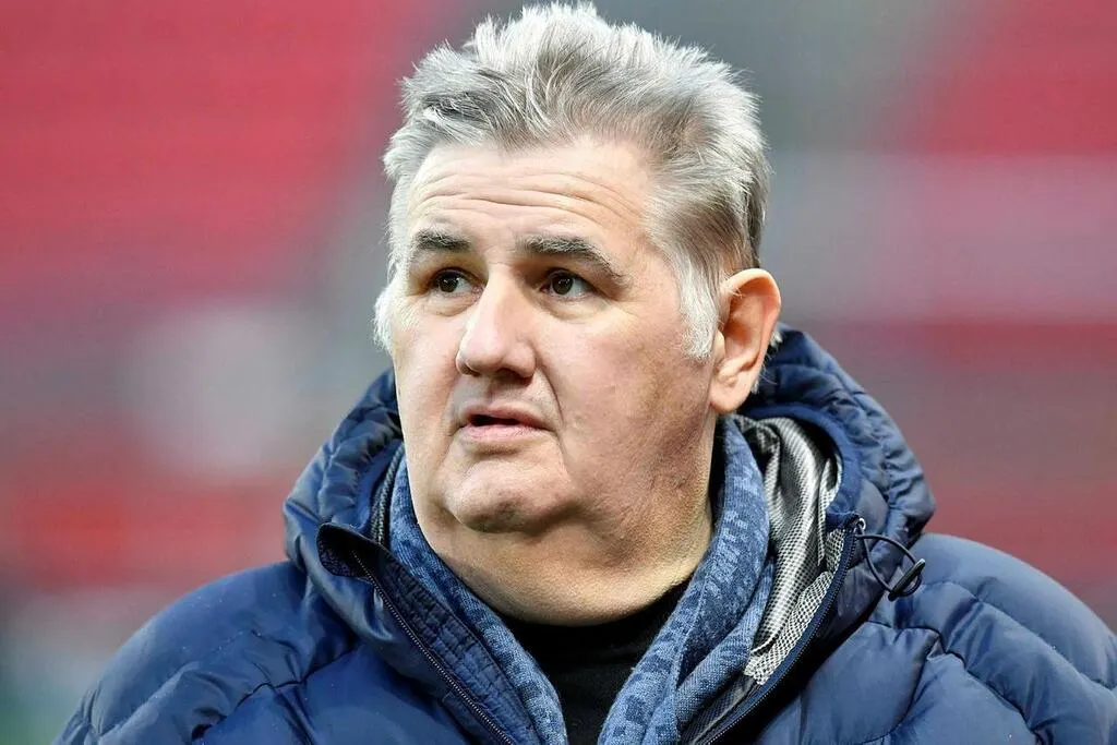 « Je m’accroche, ce n’est pas facile » : Pierre Ménès donne des ...