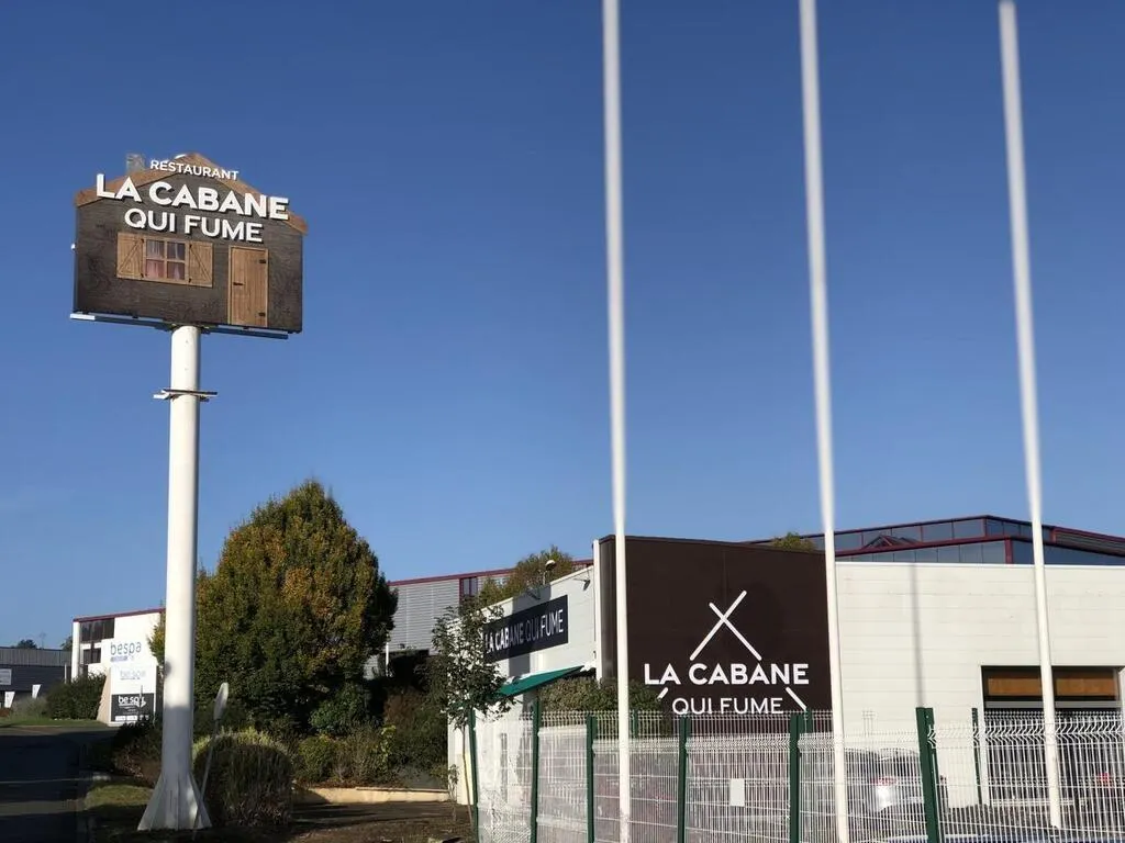 Le restaurant « La Cabane qui fume » a ouvert ses portes dans la zone ...