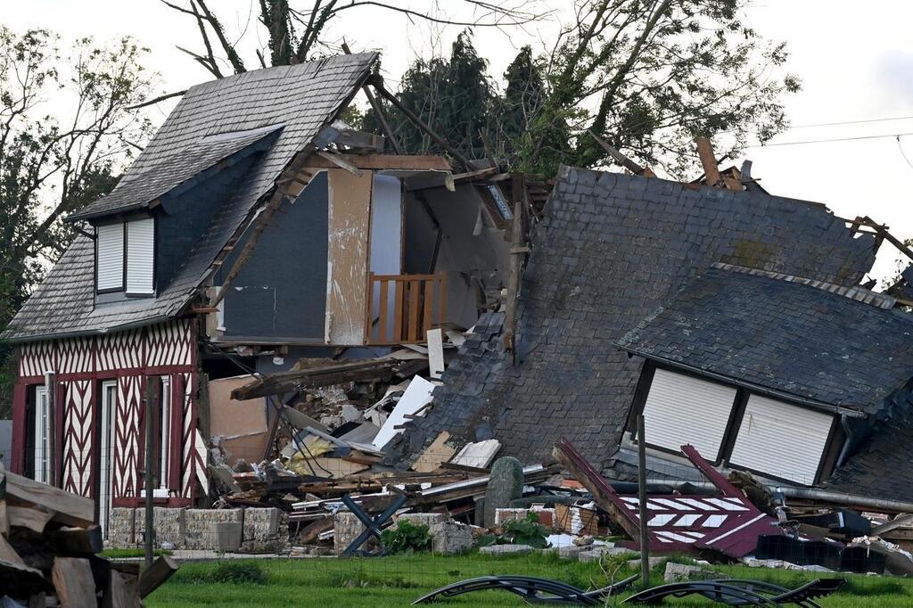 « D’un coup, tout a volé » : après une tornade à Beuzeville dans l’Eure ... « D’un coup, tout a volé » : après une tornade à Beuzeville dans l’Eure ...