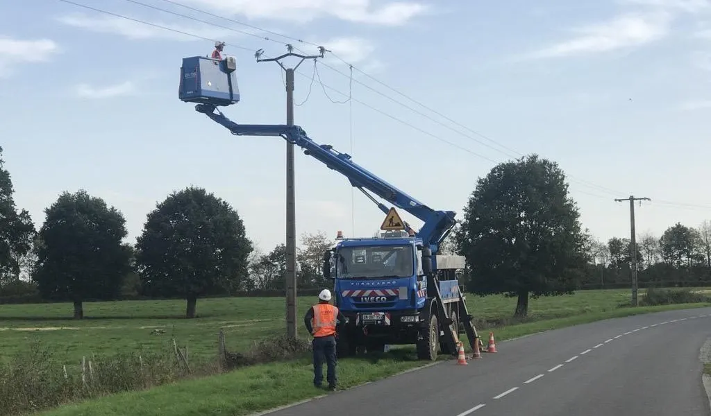 Dans le Nord-Mayenne, 98 foyers privés d’électricité après un accident ...