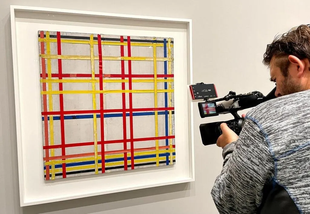 Un tableau de Mondrian accroché à l’envers depuis 77 ans - Fréjus-Saint ...