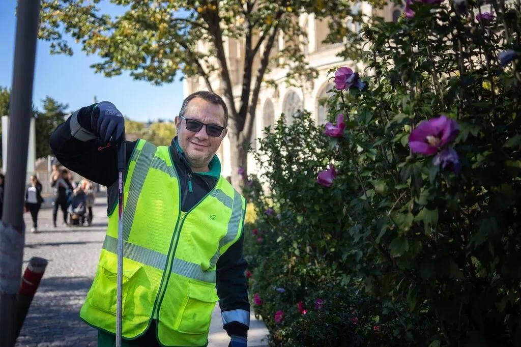 PORTRAIT. Ludovic Franceschet, éboueur et star de TikTok - Tours ...