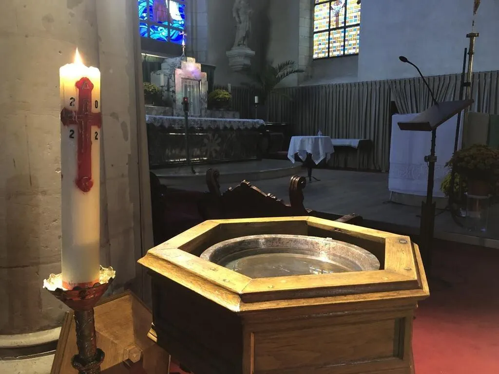 Le cierge pascal dérobé… puis retrouvé dans le chariot d’un magasin de ...