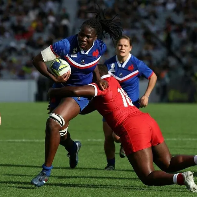 Rugby. Coupe du monde féminine : les Bleues dominent le Canada et ...
