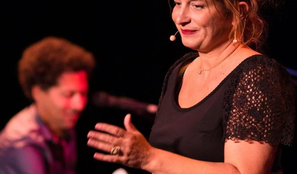 Sainte-Luce-sur-Loire. Des chansons pour son bébé avec Julie Bonnie ...