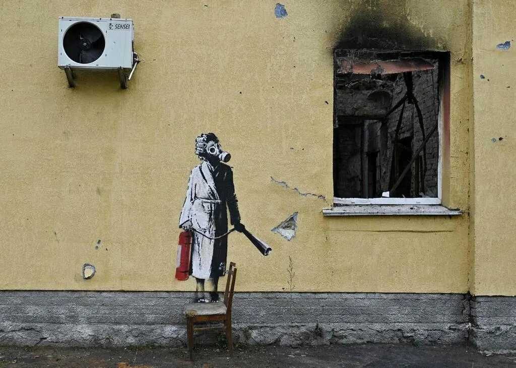 Banksy dévoile six nouvelles œuvres sur des bâtiments ukrainiens en ...