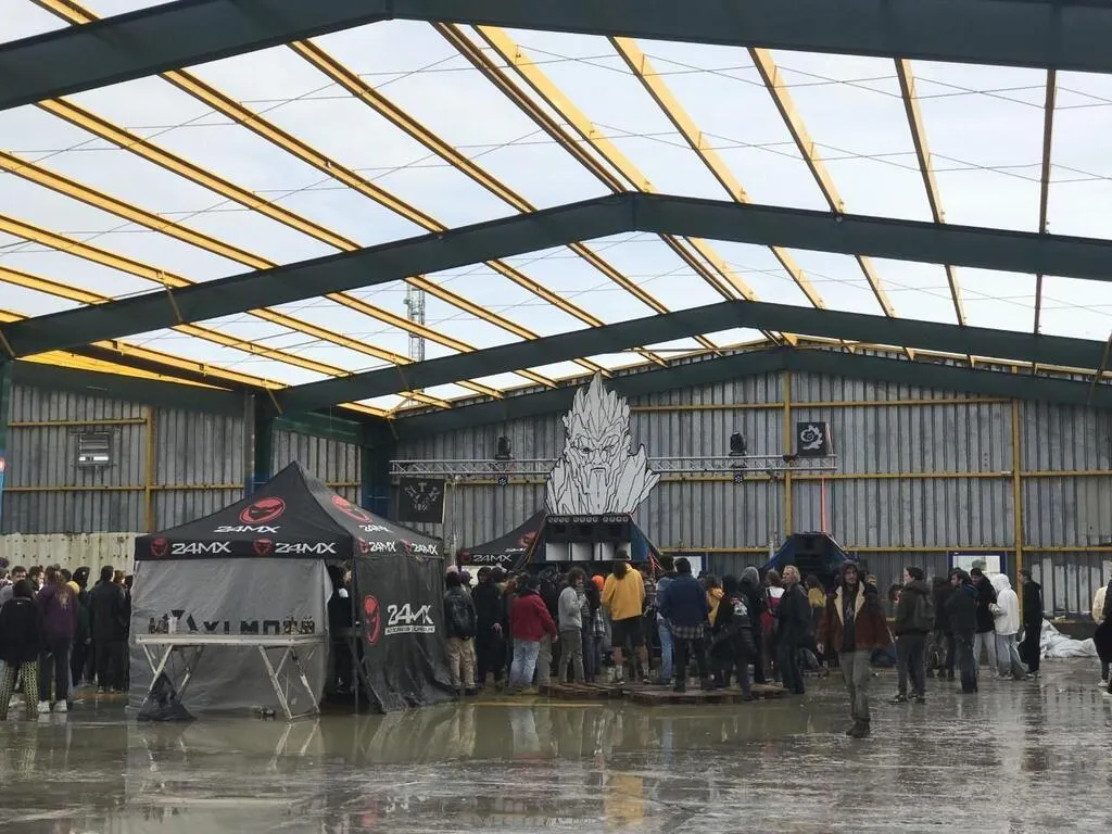 Rennes. Depuis samedi soir, une rave party route de Lorient - Rennes ...