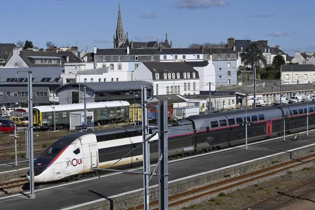 Le TGV Paris-Quimper percute une voiture à Lorient - Vannes.maville.com