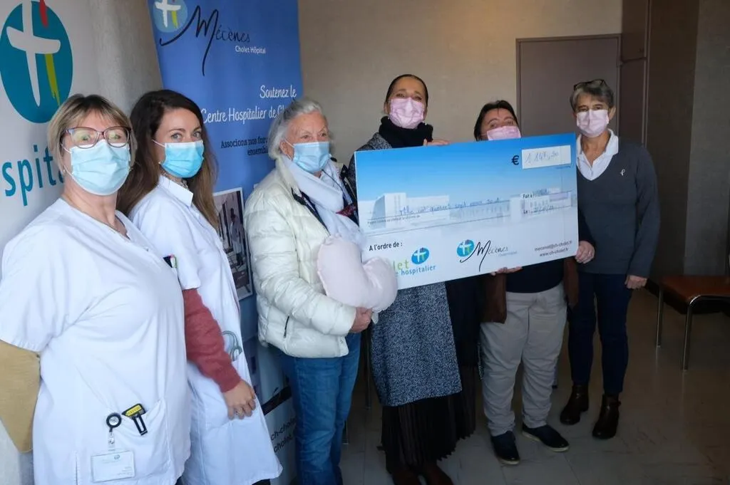 Cholet. Un chèque remis pour soutenir les femmes touchées par un cancer du sein - Cholet.maville.com
