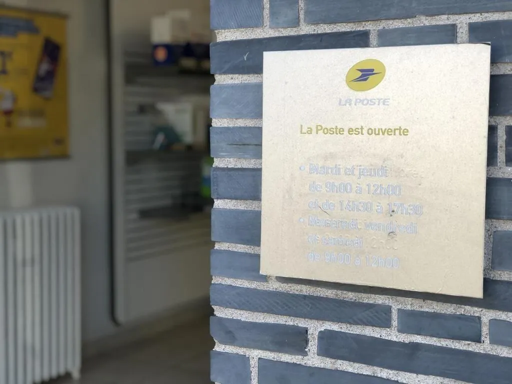 REPORTAGE. « La Poste ouverte, c’est rare ! » : des habitants expriment ...